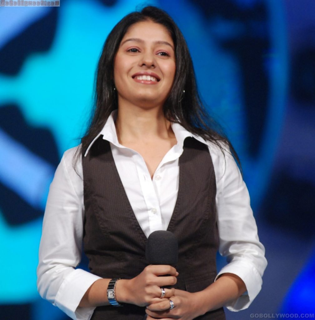 Sunidhi Chauhan – Suneesh Sundar Official